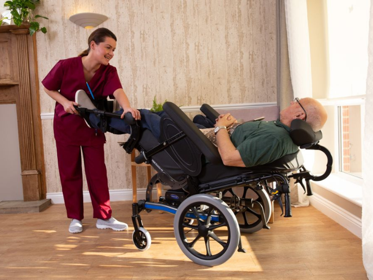 Rea Dahlia 45 - Fauteuil roulant léger inclinable - Invacare Belgium